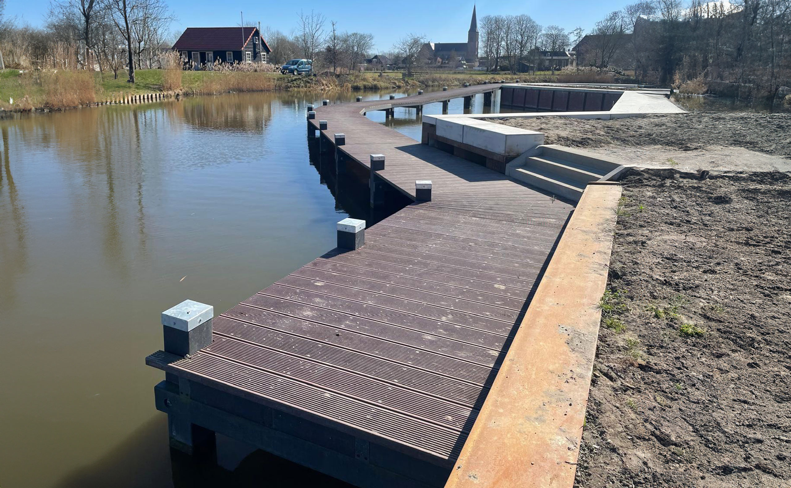 Boterdiep (Gro) krijgt duurzame steigers - Save Plastics